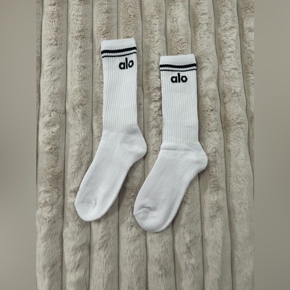 ALO Yoga | Other | Alo Yoga Unisex Throwback Sock Small Whiteblack Nwot ...